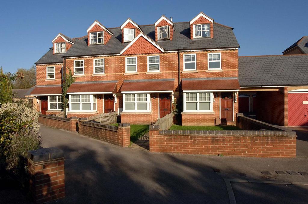 Hodges Court 1 bed in a house share - £2,900 pcm (£669 pw)
