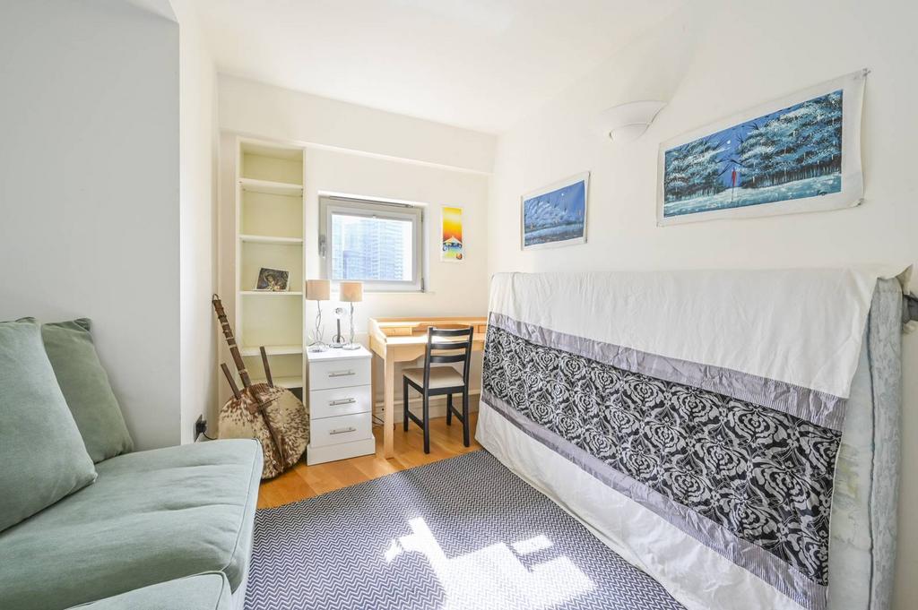 Cascades Tower, Canary Wharf, London... 2 bed flat - £3,150 pcm (£727 pw)