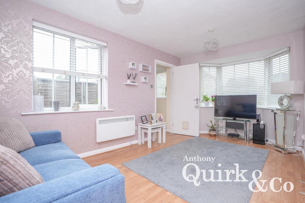 Dudley Close, Grays, RM16 1 bed terraced house - £230,000