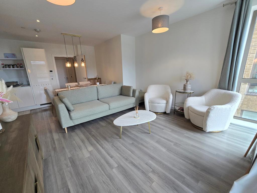Marathon House, 33 Olympic Way... 2 bed flat - £2,800 pcm (£646 pw)