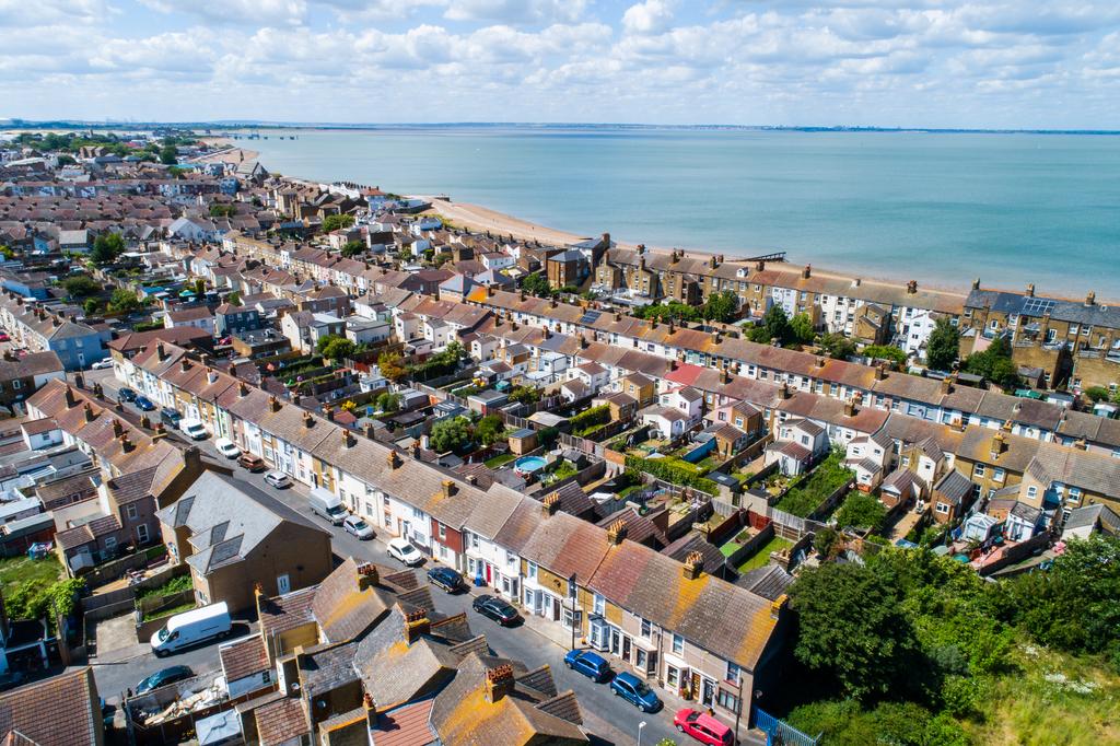 James Street, Sheerness ME12 1 bed terraced house - £699 pcm (£161 pw)
