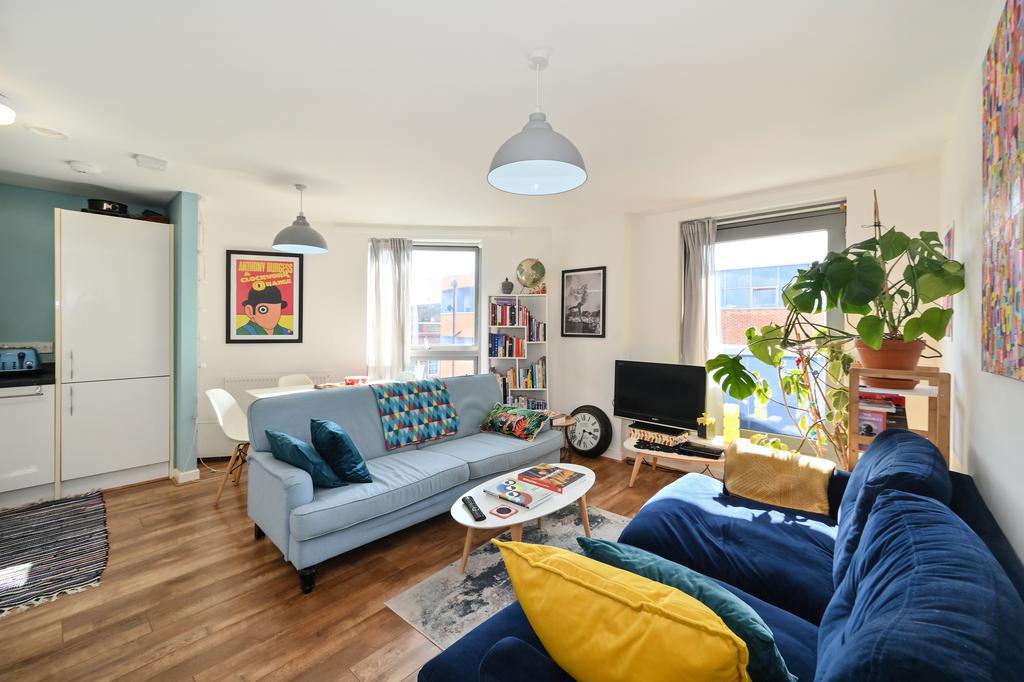 Len Bishop Court, London E1W 2 bed flat - £450,000