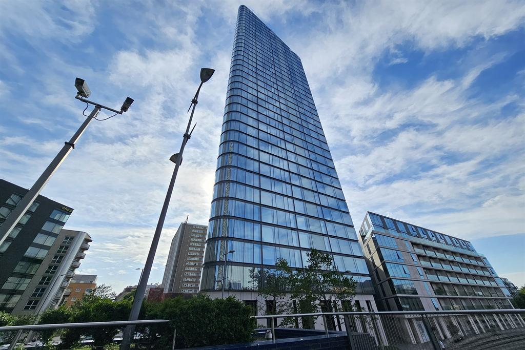 London EC1V 2 bed flat - £3,600 pcm (£831 pw)