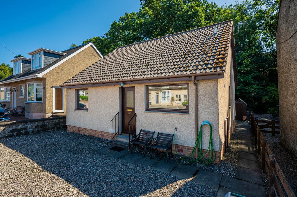 Perth Road, Scone, Perthshire, PH2 6JL 2 bed bungalow - £850 pcm (£196 pw)