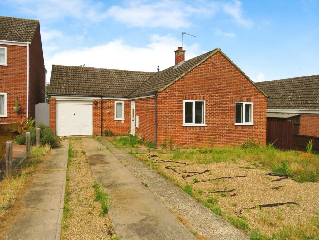Seymour Avenue, Brandon IP27 3 bed detached bungalow - £200,000