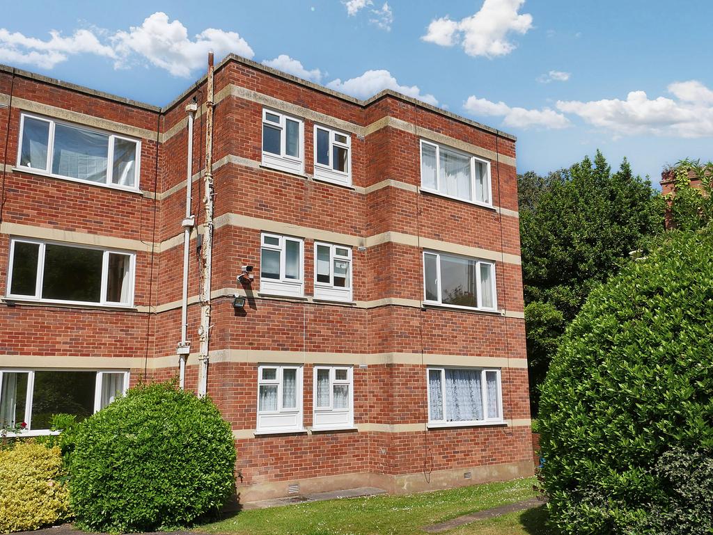 Mount Radford Crescent, Exeter EX2 Studio - £895 pcm (£207 pw)