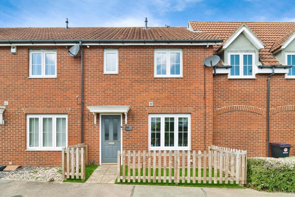 Priory Chase, Rayleigh, SS6 3 bed terraced house - £375,000