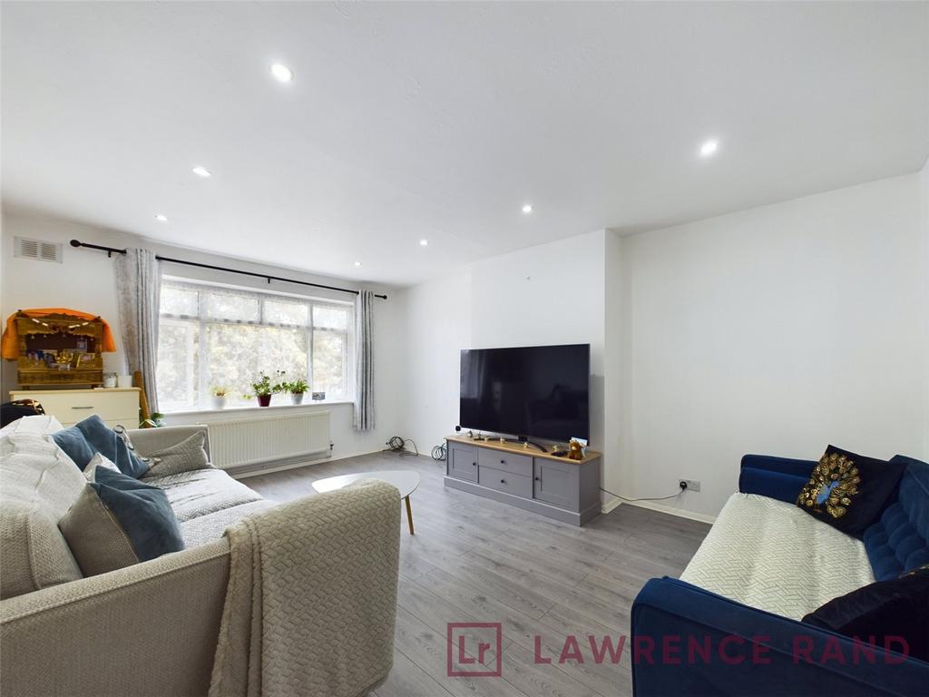 West End Road, Ruislip, Middlesex, HA4 2 bed flat - £1,750 pcm (£404 pw)