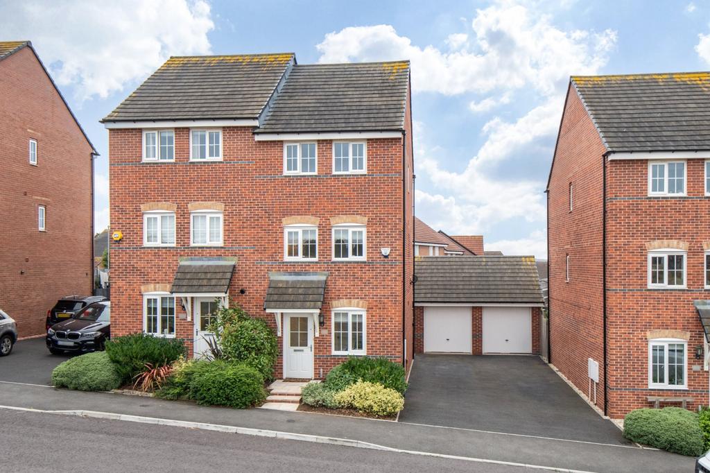 Copse Wood Way, Bromsgrove... 4 bed semi-detached house - £400,000