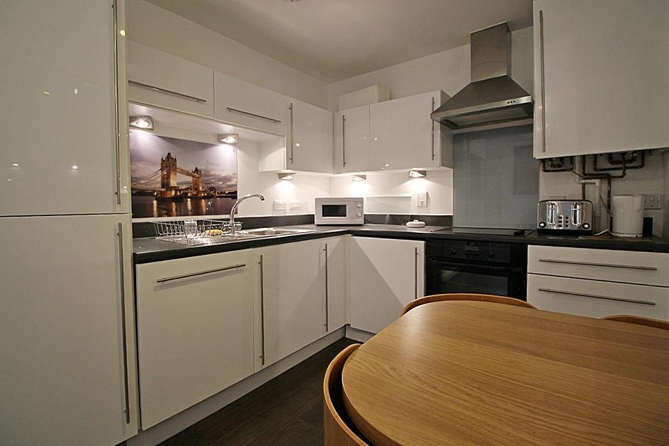Lampton Avenue, Hounslow, TW3 1 bed flat - £1,525 pcm (£352 pw)