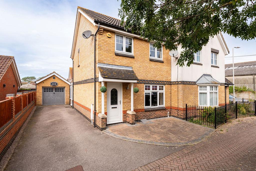 Power Station Road, Sheerness ME12 3 bed semi-detached house - £300,000