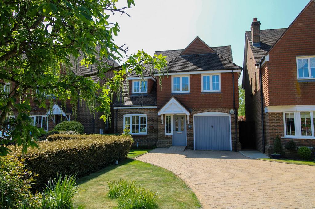 Osborn Close, Sayers Common, BN6 4 bed detached house for sale - £625,000