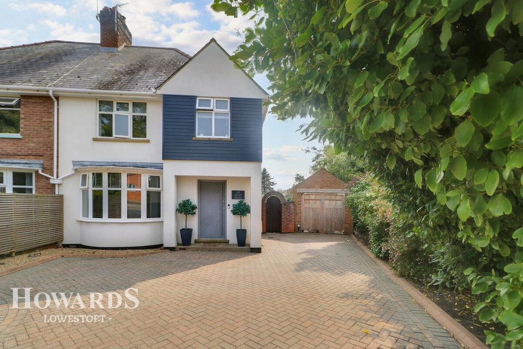 Normanston Drive, Lowestoft 3 bed semi-detached house - £340,000