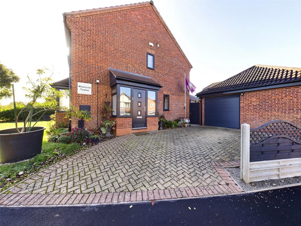 Cranesbill Drive, Worcester... 3 bed semi-detached house - £290,000