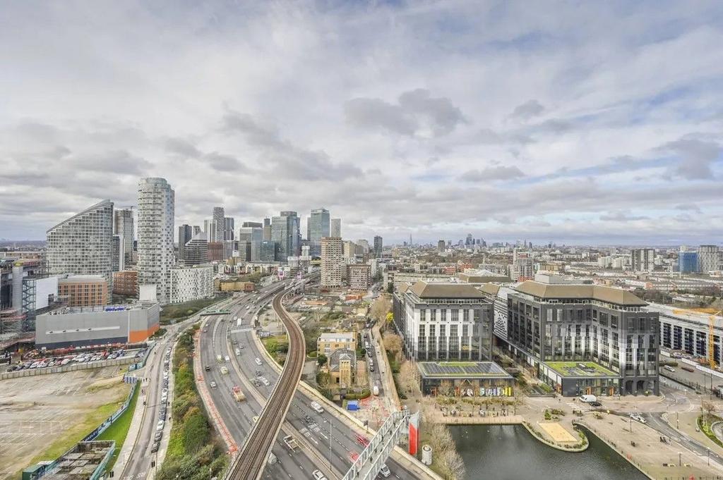 Proton Tower, Blackwall Way, E14 2 bed flat - £2,600 pcm (£600 pw)