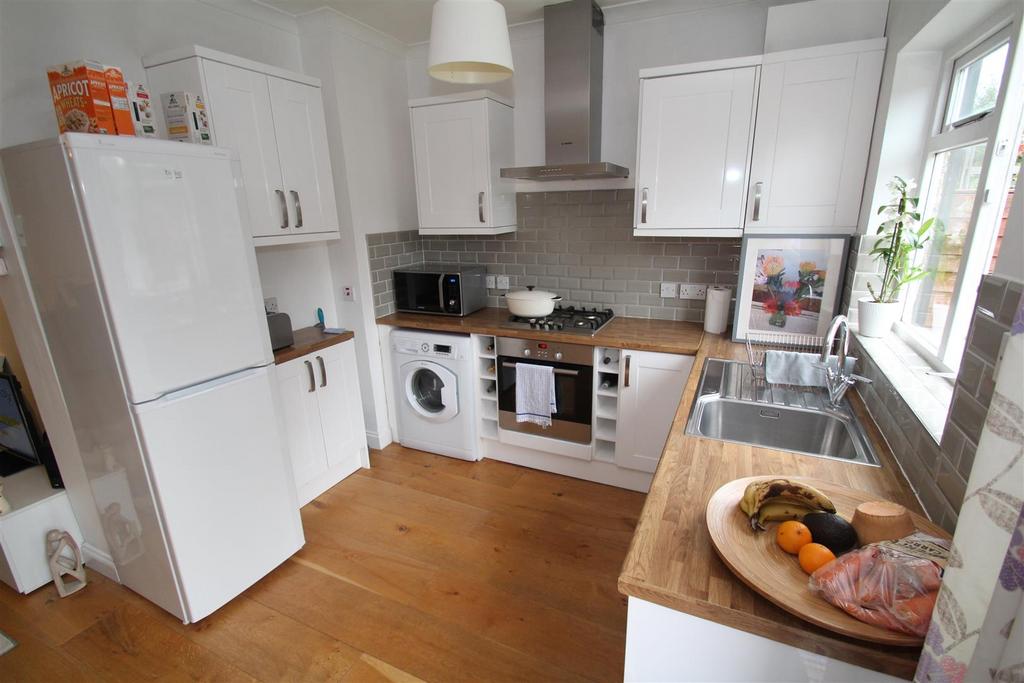 Merivale Road, Harrow HA1 4BH 1 bed maisonette - £1,450 pcm (£335 pw)