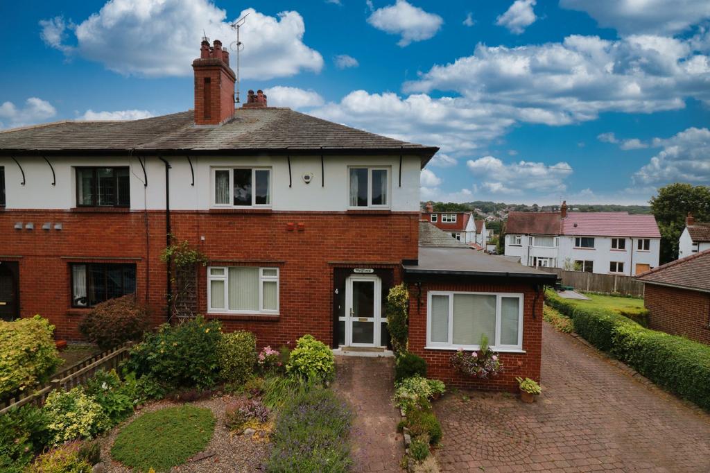 Brownberrie Lane, Horsforth, Leeds... 4 bed semi-detached house - £500,000