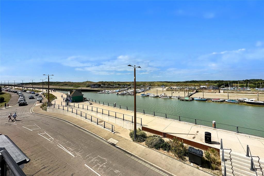 Pier Road, Littlehampton, West Sussex 3 bed apartment - £500,000