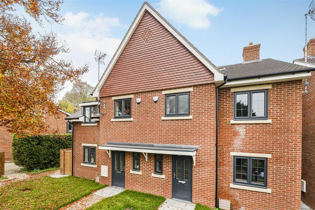 Priory Close, Royston SG8 4 bed semi-detached house - £575,000