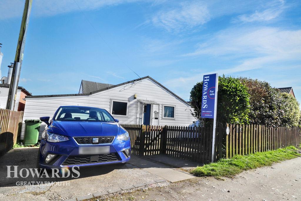 Little Scratby Crescent, Scratby 3 bed detached bungalow for sale - £ ...