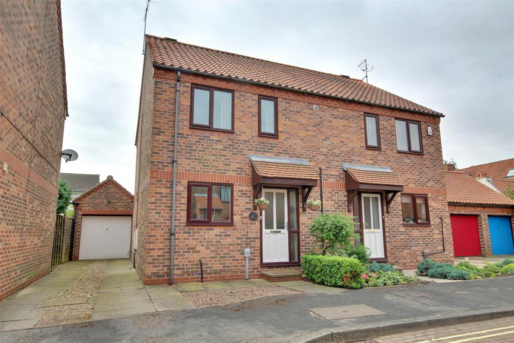 St Martin's Court, Lairgate, Beverley 2 bed semi-detached house - £275,000