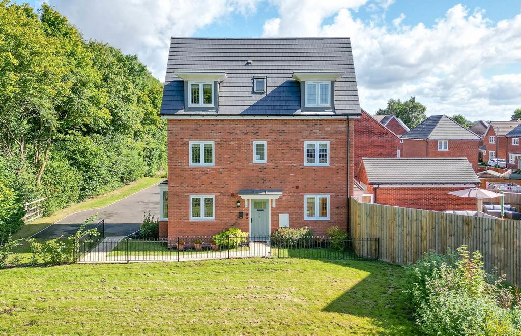 Cumberbatch Close, Alcester B49 5RJ 4 bed townhouse - £425,000