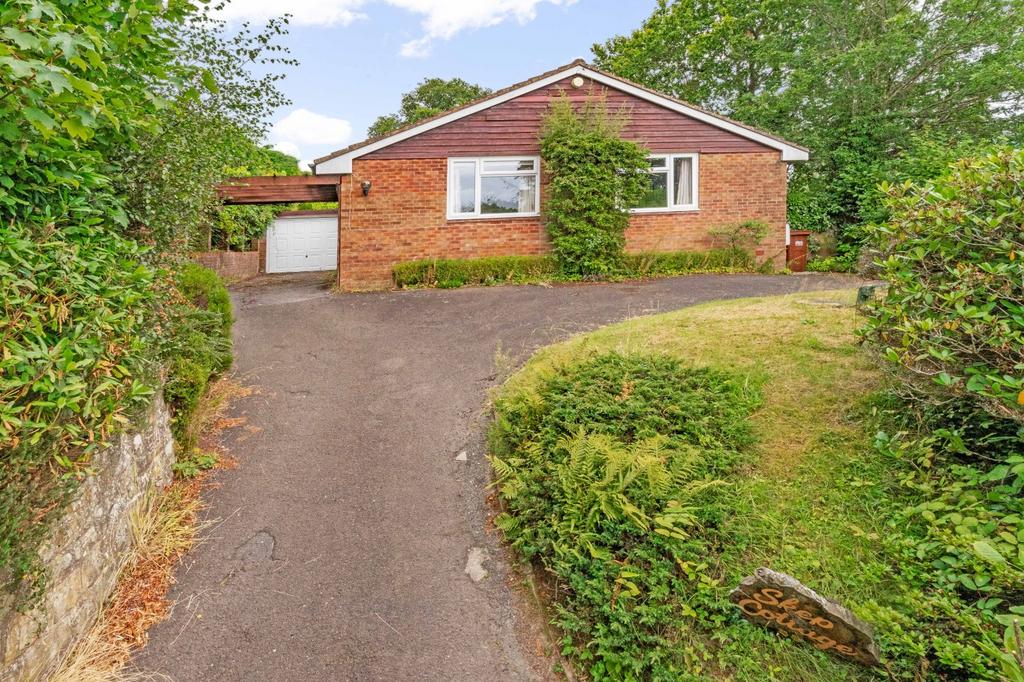 Spout Hill, Crowborough TN6 3 bed bungalow - £450,000