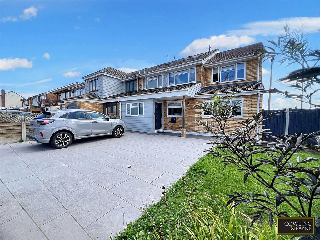 Bromfords Drive, Wickford 3 bed semi-detached house for sale - £500,000