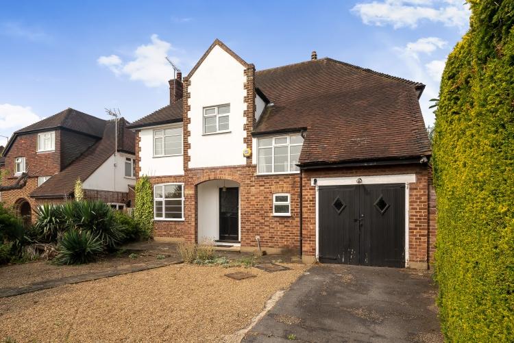 Orchard Rise, Coombe, KT2 4 bed house - £3,750 pcm (£865 pw)
