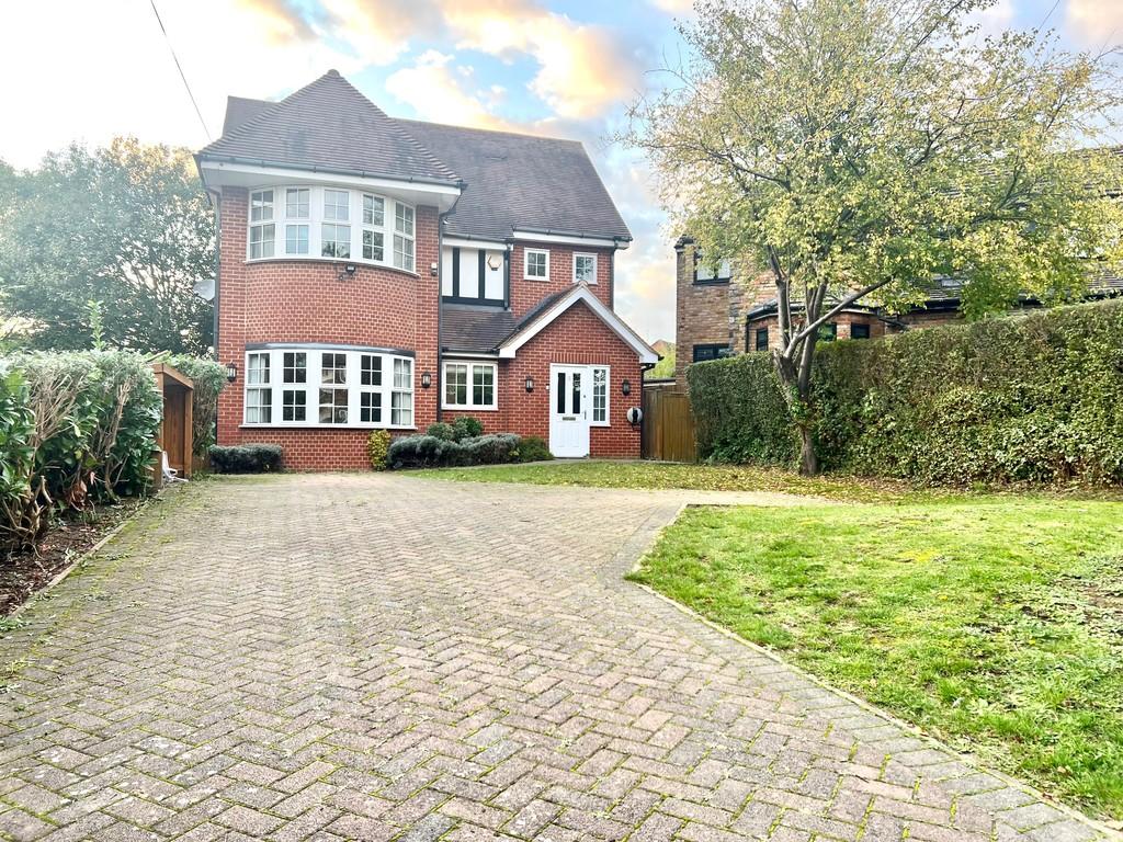 Priory Close, Ruislip HA4 4 bed detached house - £3,750 pcm (£865 pw)