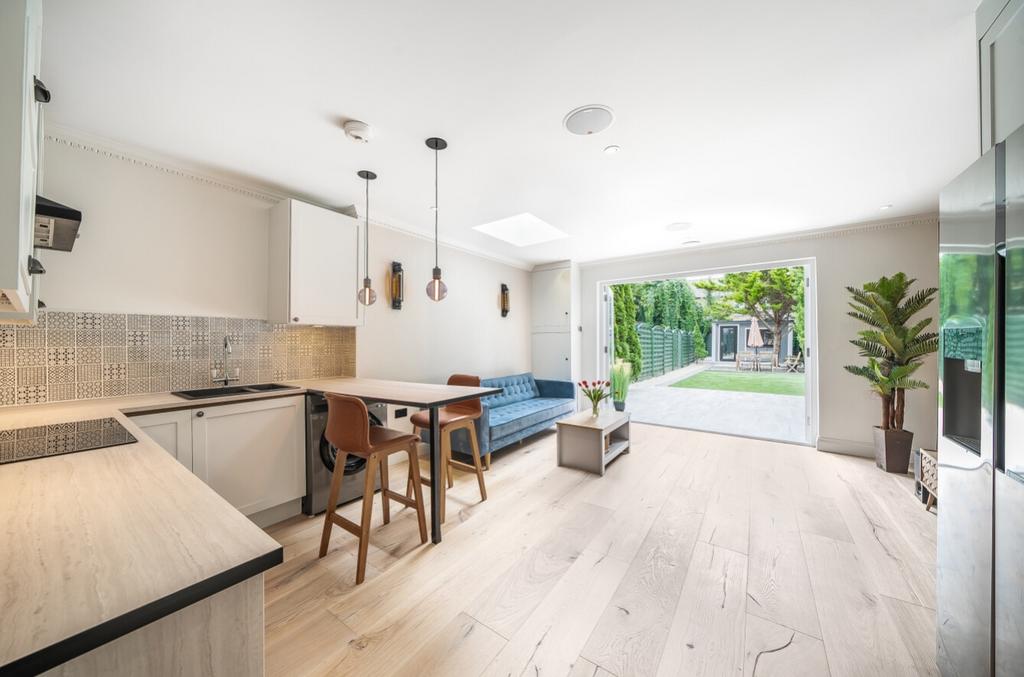 Bushey Road, Sutton, Surrey, SM1 4 bed terraced house - £640,000
