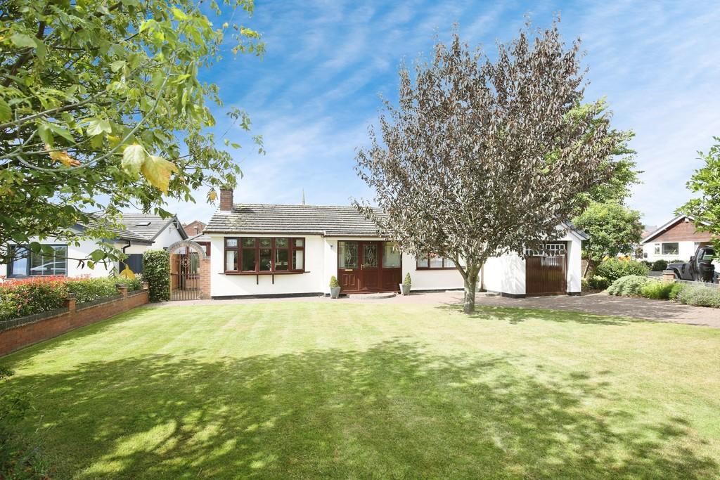 St Peters Avenue, Witherley 2 bed detached bungalow - £450,000