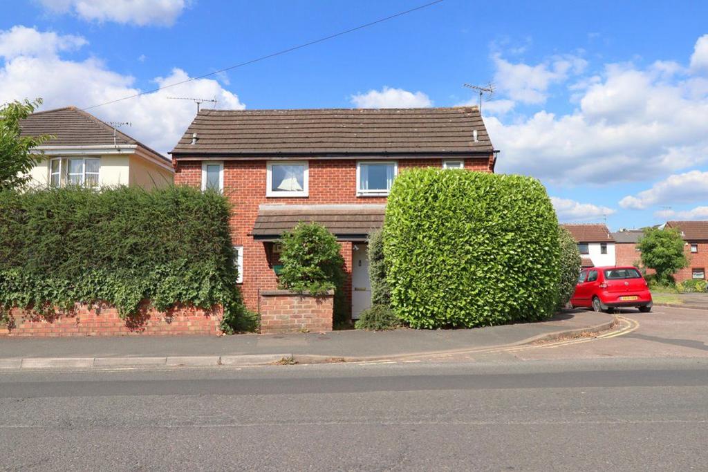 Libertus Road, Cheltenham 2 bed house - £1,250 pcm (£288 pw)
