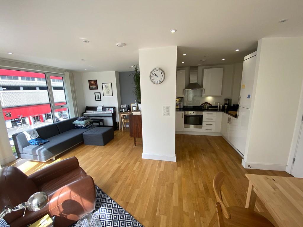 Zenith Close, London 2 bed apartment - £2,000 pcm (£462 pw)