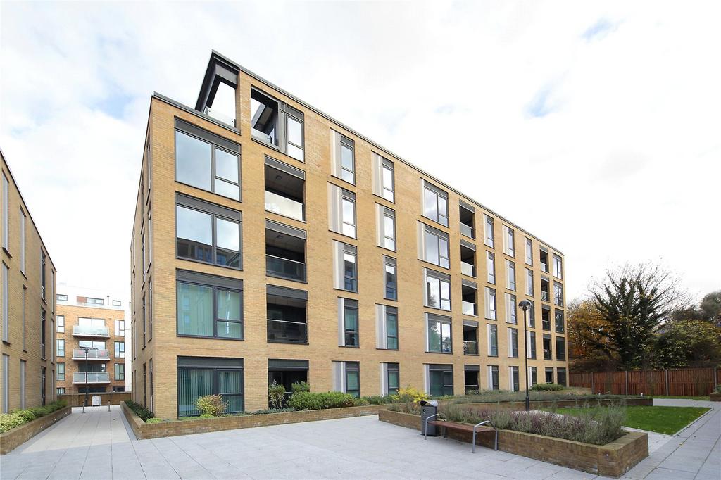 Francis House, 25 Eltringham Street... 3 bed flat for sale - £725,000