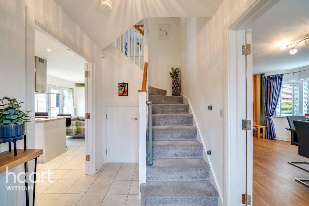 Flemming Way, Witham 5 bed detached house - £550,000