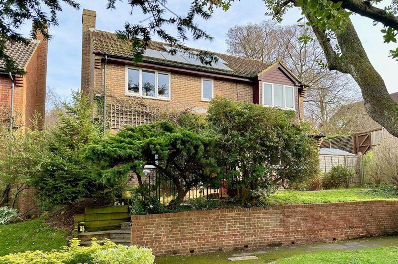 Reedham Drive, Purley 4 bed detached house - £700,000