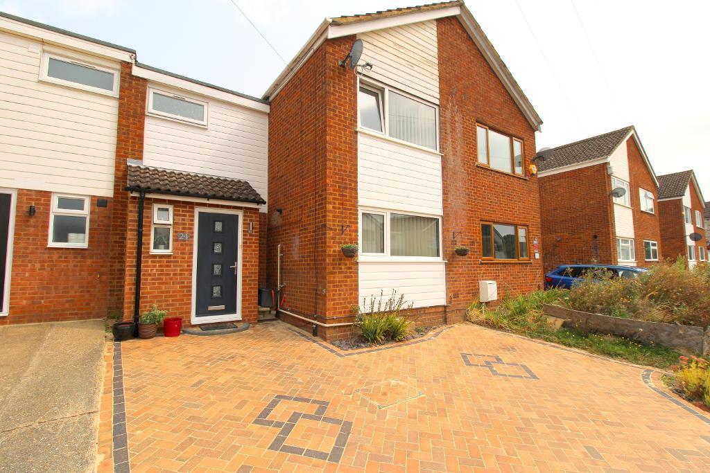 Horsham Close, Stopsley, Luton... 3 bed terraced house - £360,000