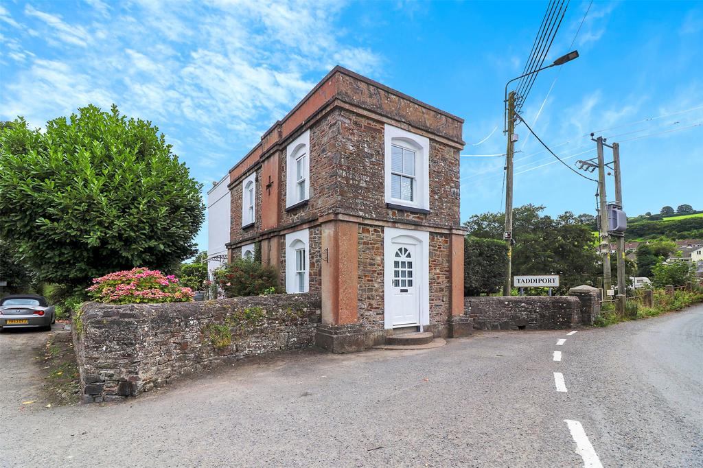 Mill Street, Torrington, Devon, EX38 2 bed house for sale - £300,000