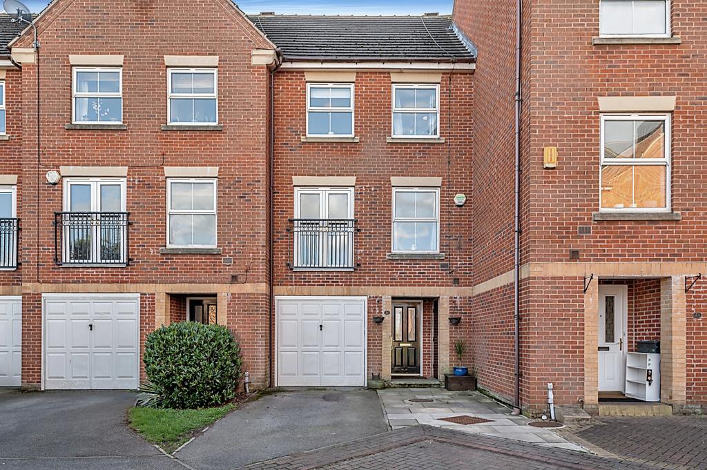 Glebe Court, Leeds LS26 4 bed terraced house - £255,000