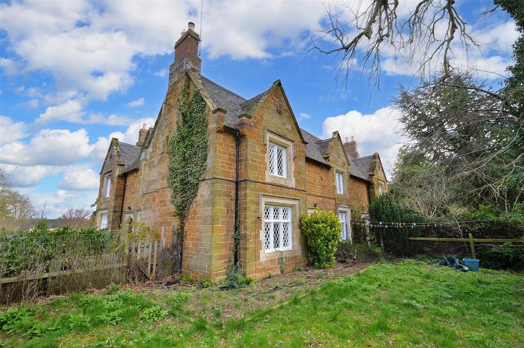 Welford Road, Chapel Brampton, NN6 2 bed house - £1,300 pcm (£300 pw)