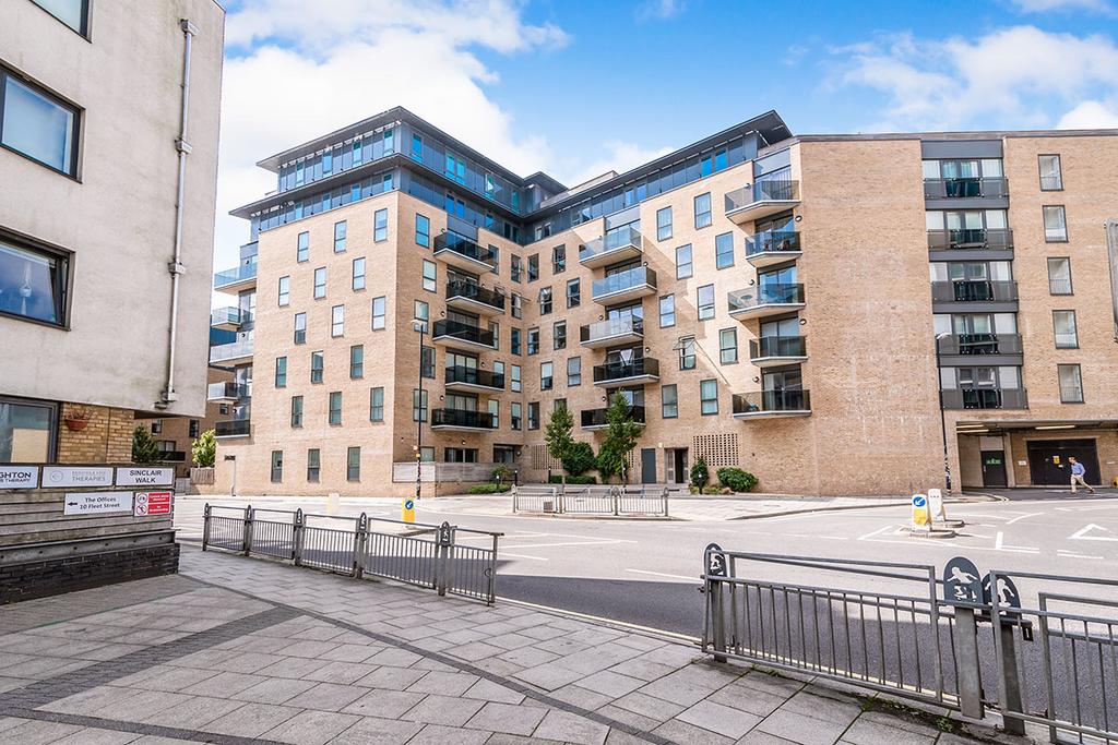 Fleet Street, Brighton BN1 2 bed flat - £1,850 pcm (£427 pw)