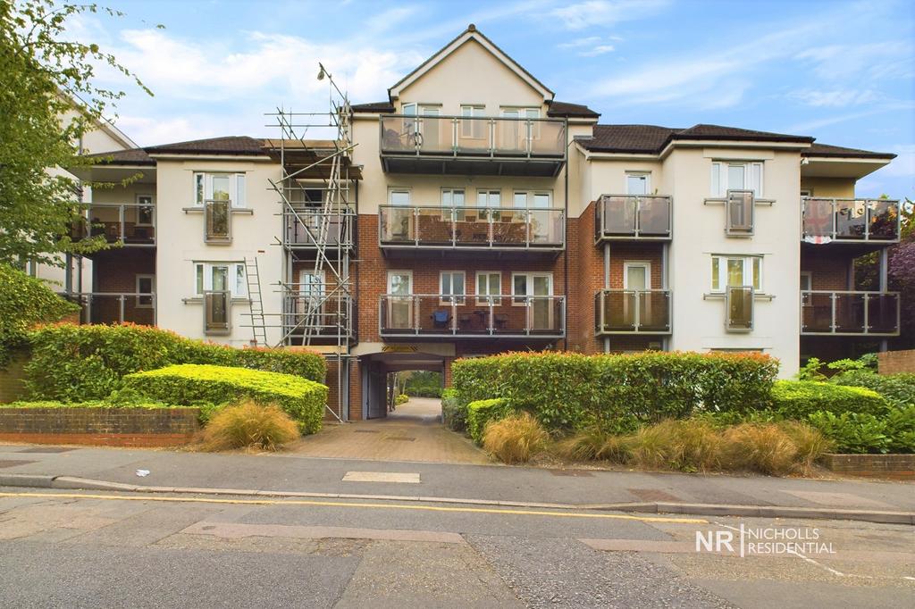 Sutton SM2 2 bed flat - £335,000
