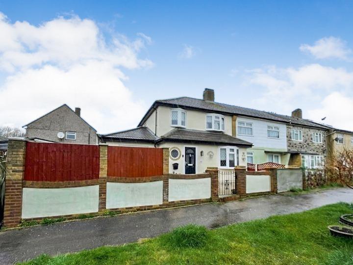 Hamble Lane, South Ockendon, Essex, RM15 4 bed end of terrace house - £ ...