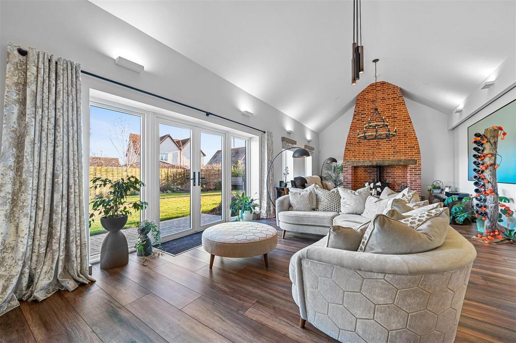 Lodge Lane, Tendring 4 bed barn conversion - £900,000