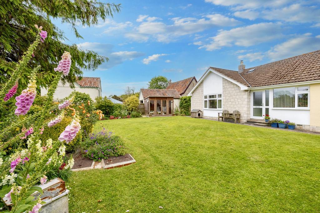 Stone Allerton, Axbridge, Somerset, BS26 3 bed detached bungalow - £550,000