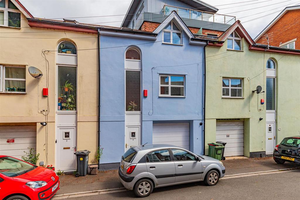 Harrowby Place, Cardiff CF10 2 bed mews - £199,950