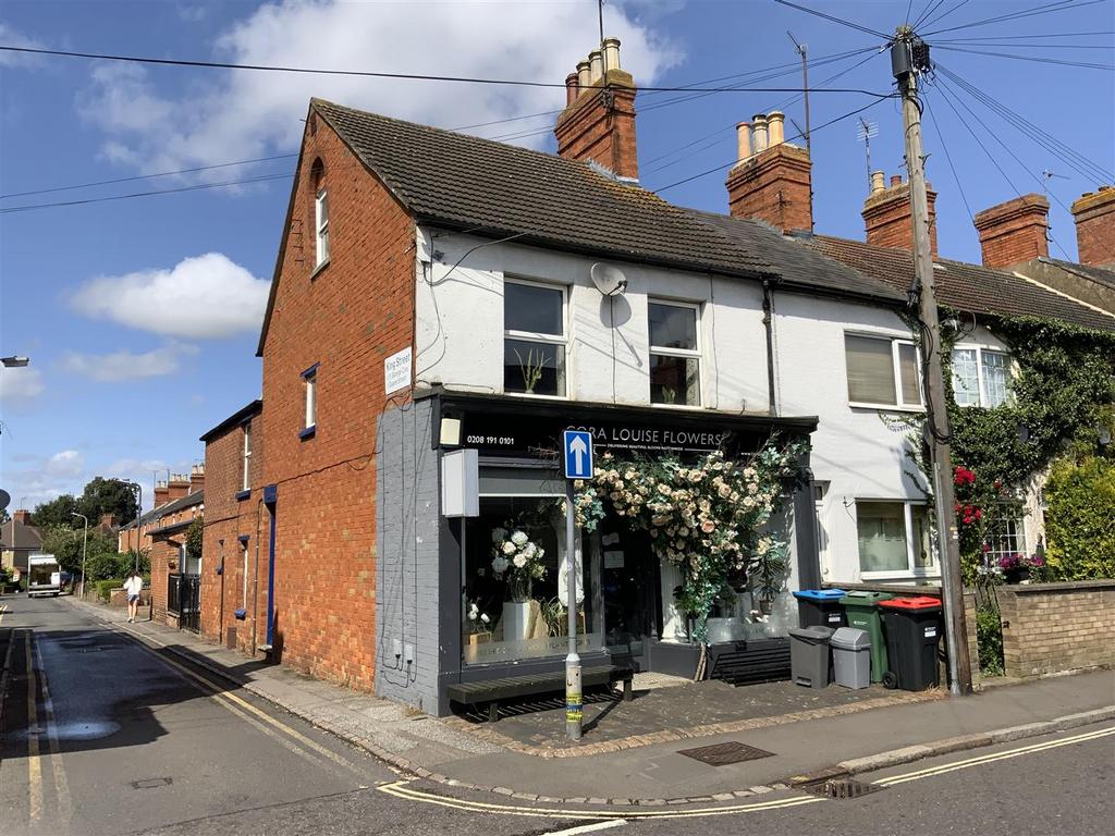 Wolverton Road, Stony Stratford... 2 bed apartment - £230,000