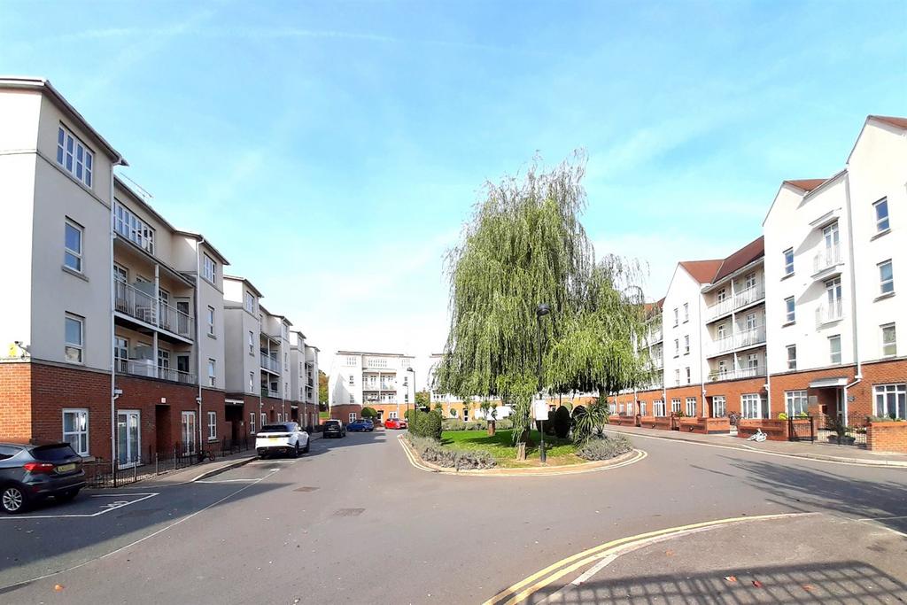 Homerton Court, Magdalene Gardens... 2 bed flat - £1,795 pcm (£414 pw)