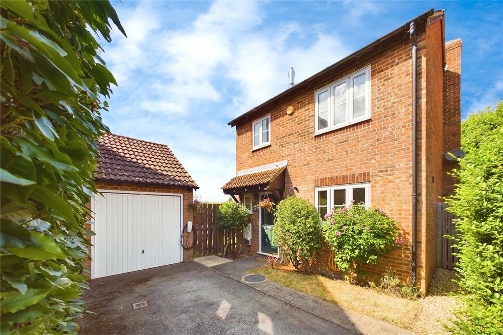 Fieldridge, Newbury, Berkshire, RG14 3 bed detached house - £410,000